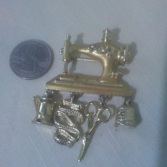 Jewelry | Vintage Very Cute Quilters Sewing Machine Brooch Goldtone ...